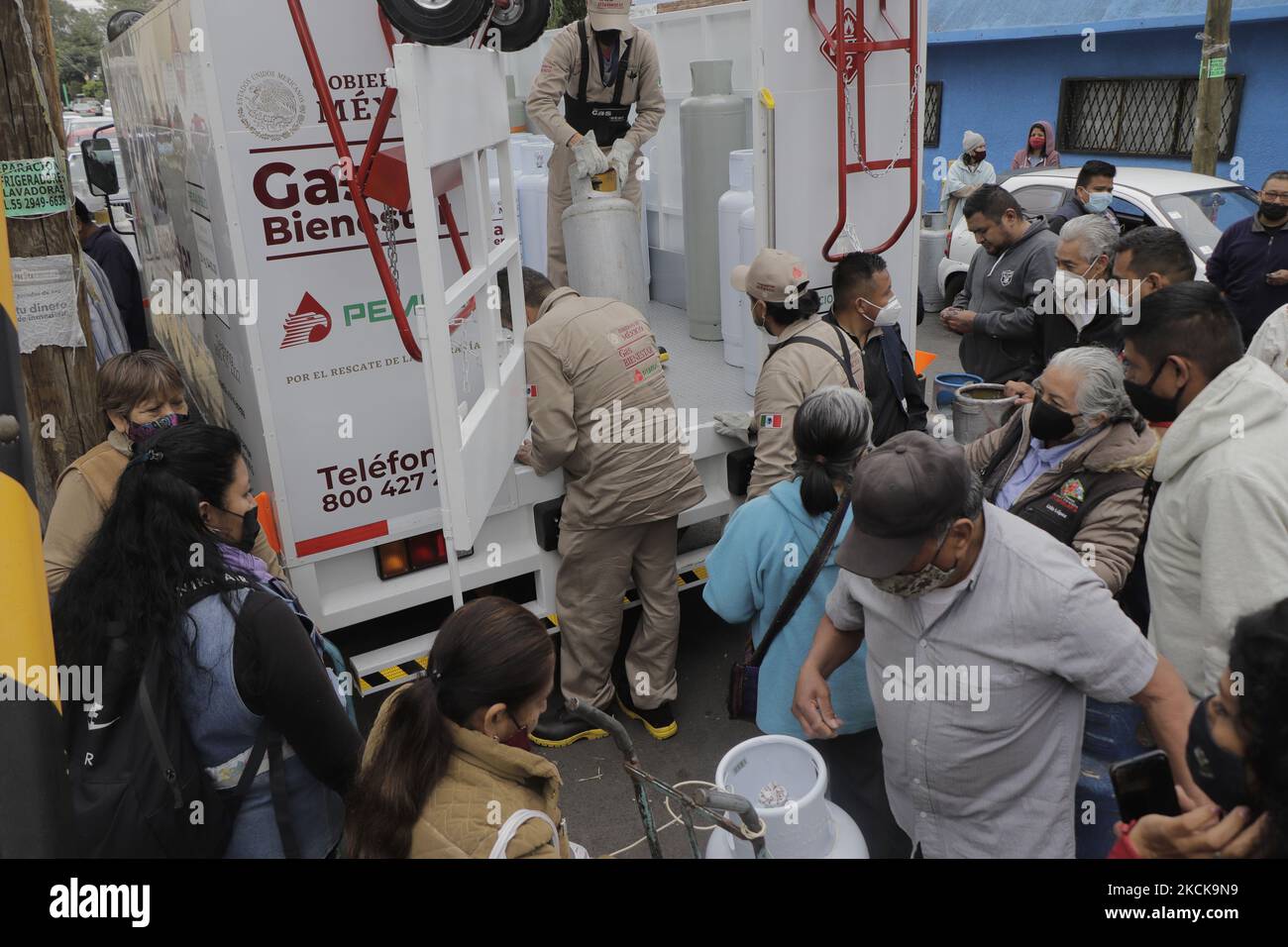 Liquefied gas distribution terminals hi-res stock photography and ...