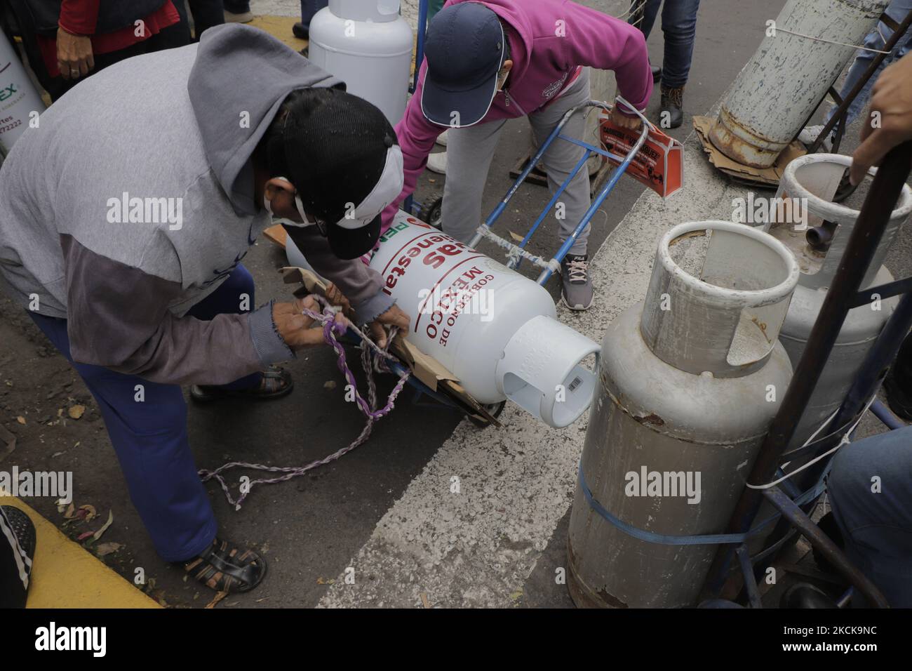 Liquefied gas distribution terminals hi-res stock photography and ...