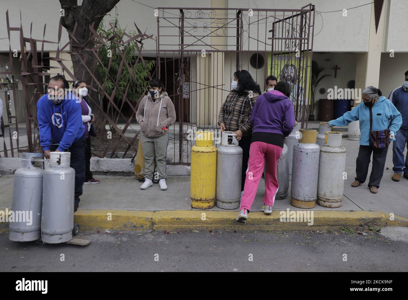 Liquefied gas distribution terminals hi-res stock photography and ...