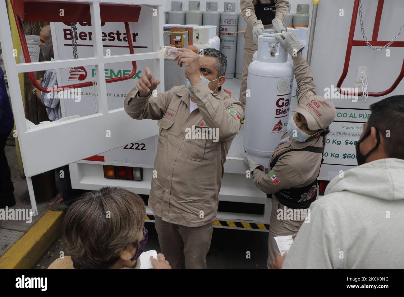 Liquefied gas distribution terminals hi-res stock photography and ...