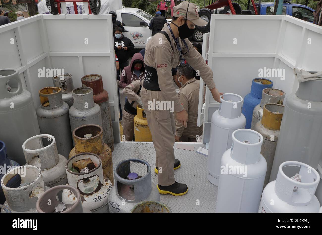 Liquefied gas distribution terminals hi-res stock photography and ...