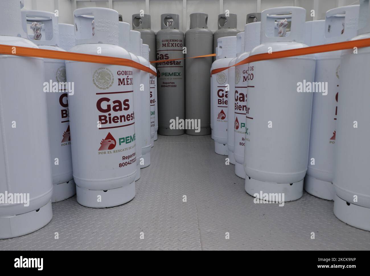 Liquefied gas distribution terminals hi-res stock photography and ...