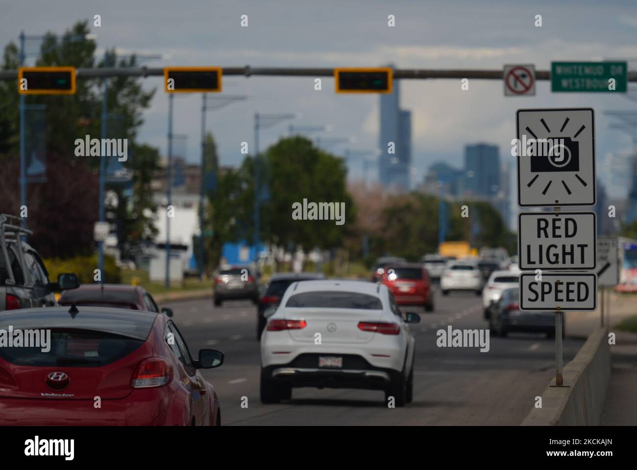 Spped red light sign hi-res stock photography and images - Alamy