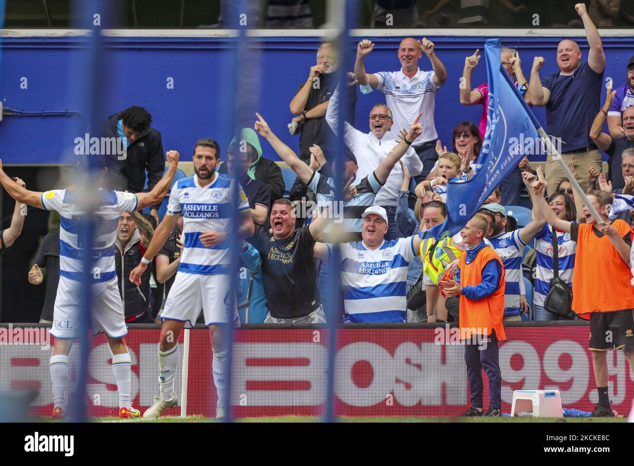 Qpr fans hi-res stock photography and images - Alamy