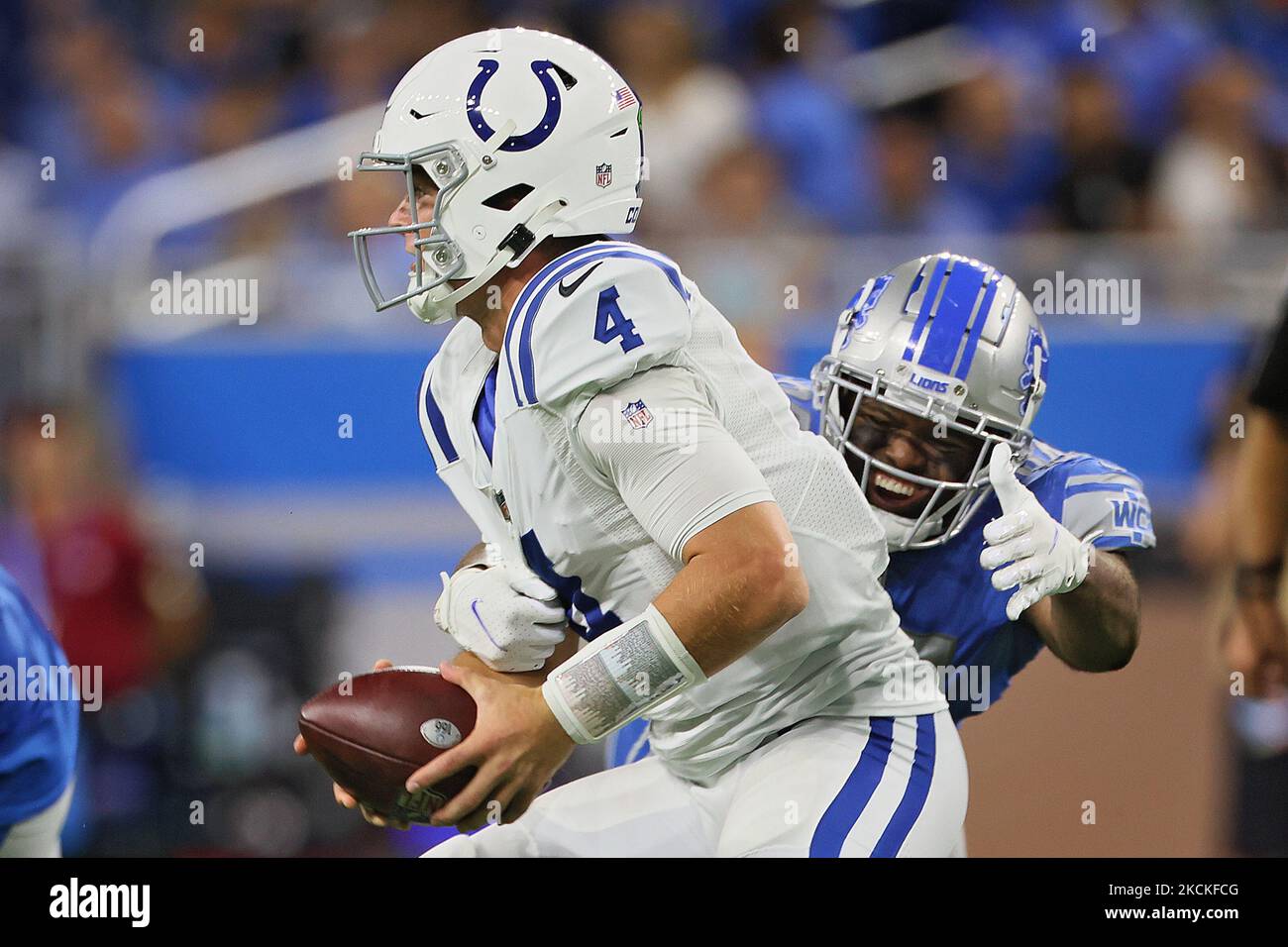 Nfl game quarterback sack hi-res stock photography and images - Alamy