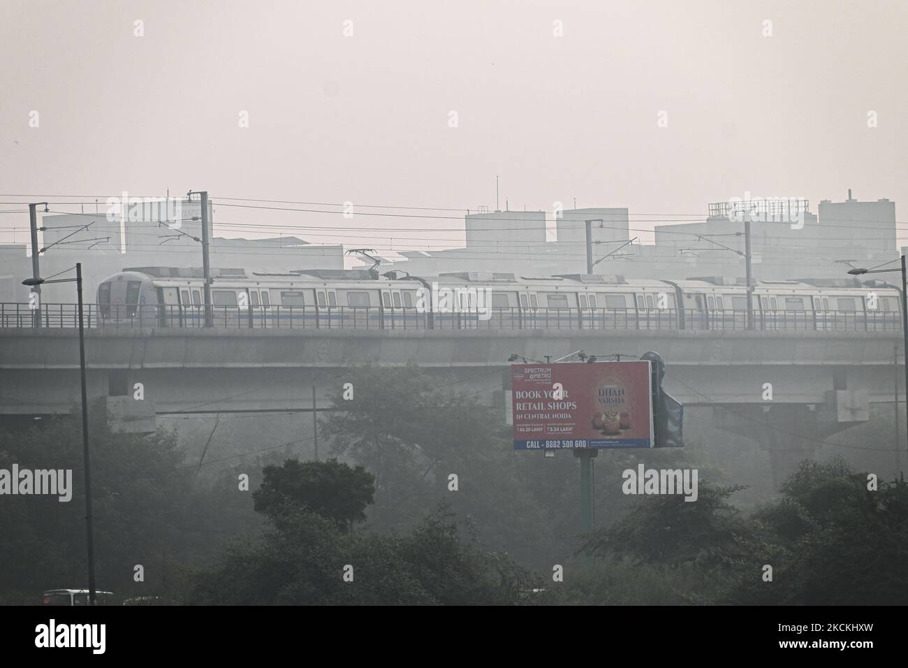 India air pollution train hi-res stock photography and images - Alamy