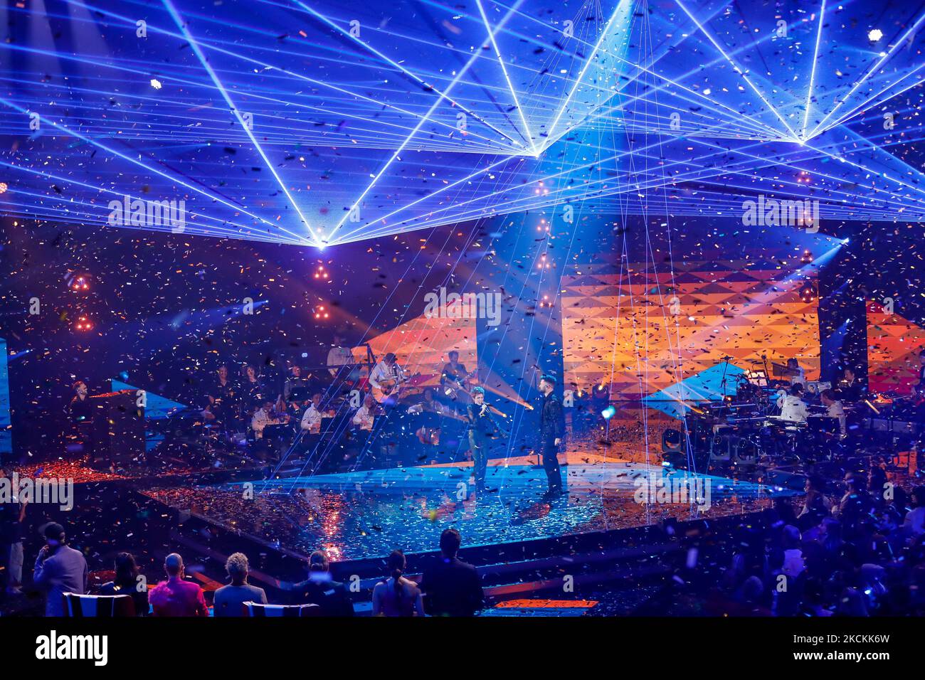 Berlin, Germany. 04th Nov, 2022. The winner of the show Anny Ogrezeanu and Calum Scott perform ...