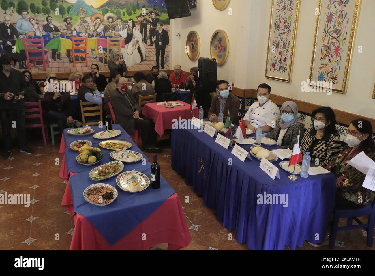 200 years of the creation of chiles en nogada hi-res stock photography ...