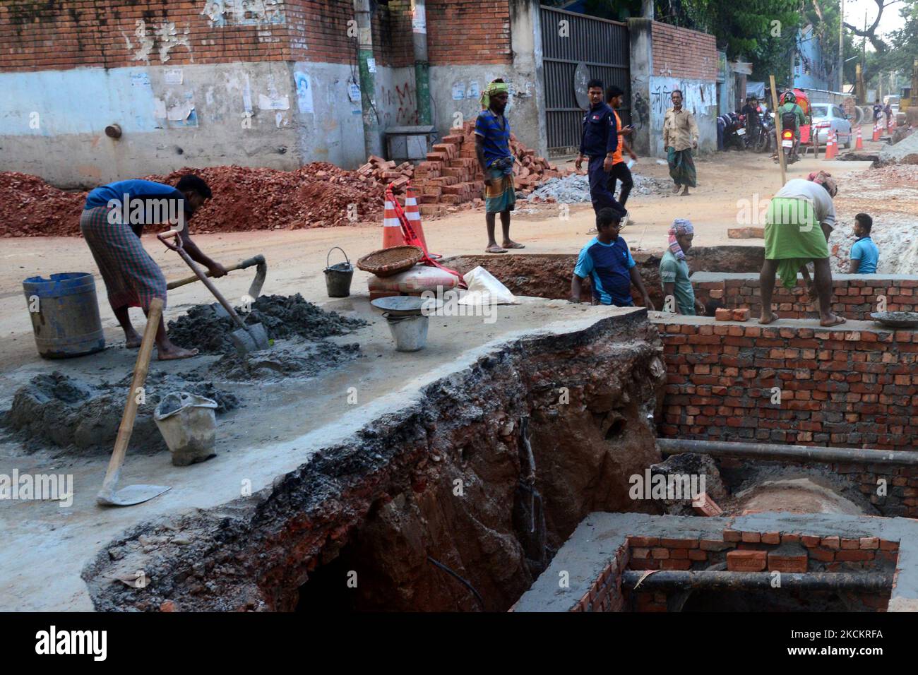 Bangladeshi men daily labor works in a road construction side in Dhaka ...
