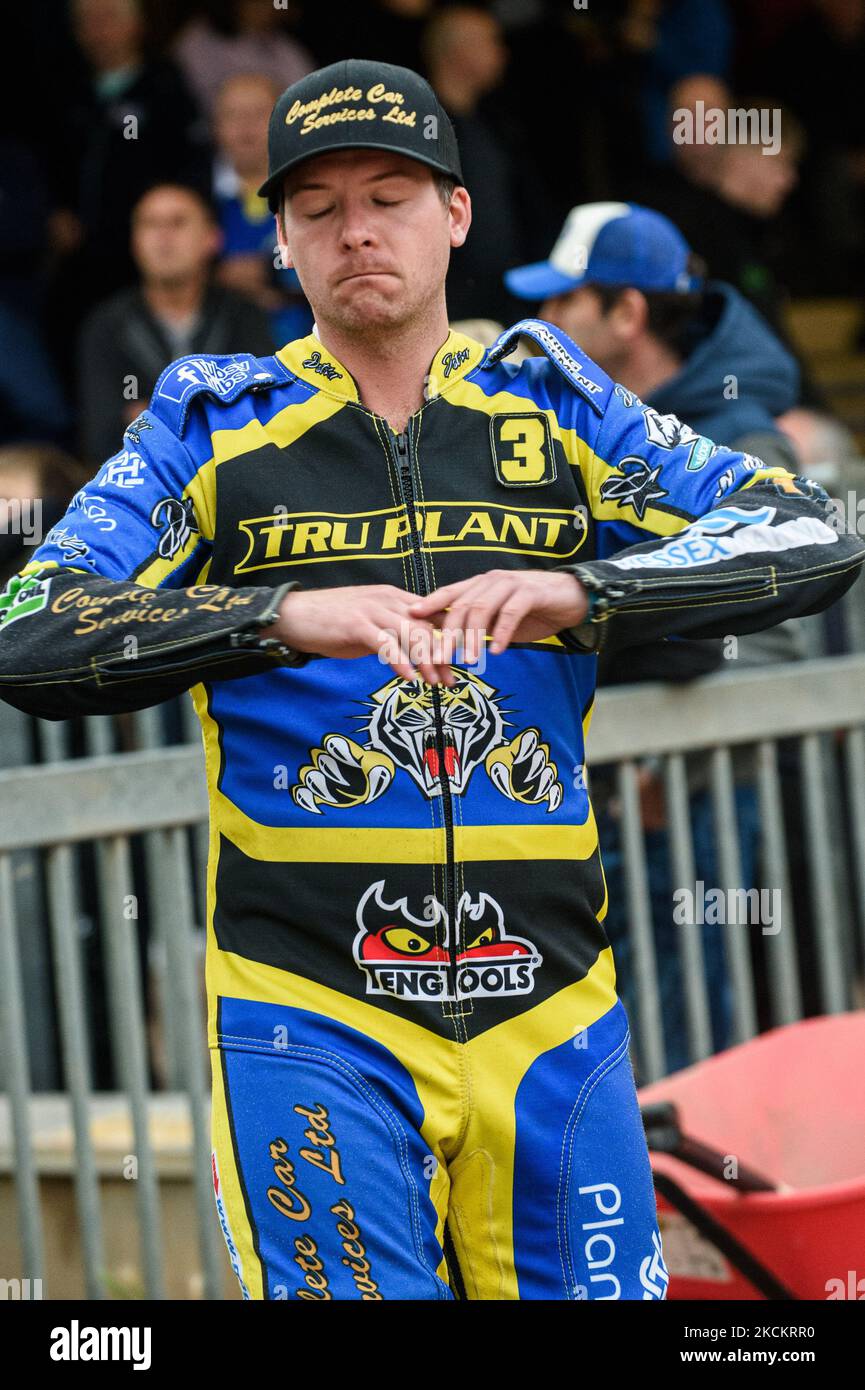 Kyle Howarth does some warm up exercises during the SGB Premiership ...