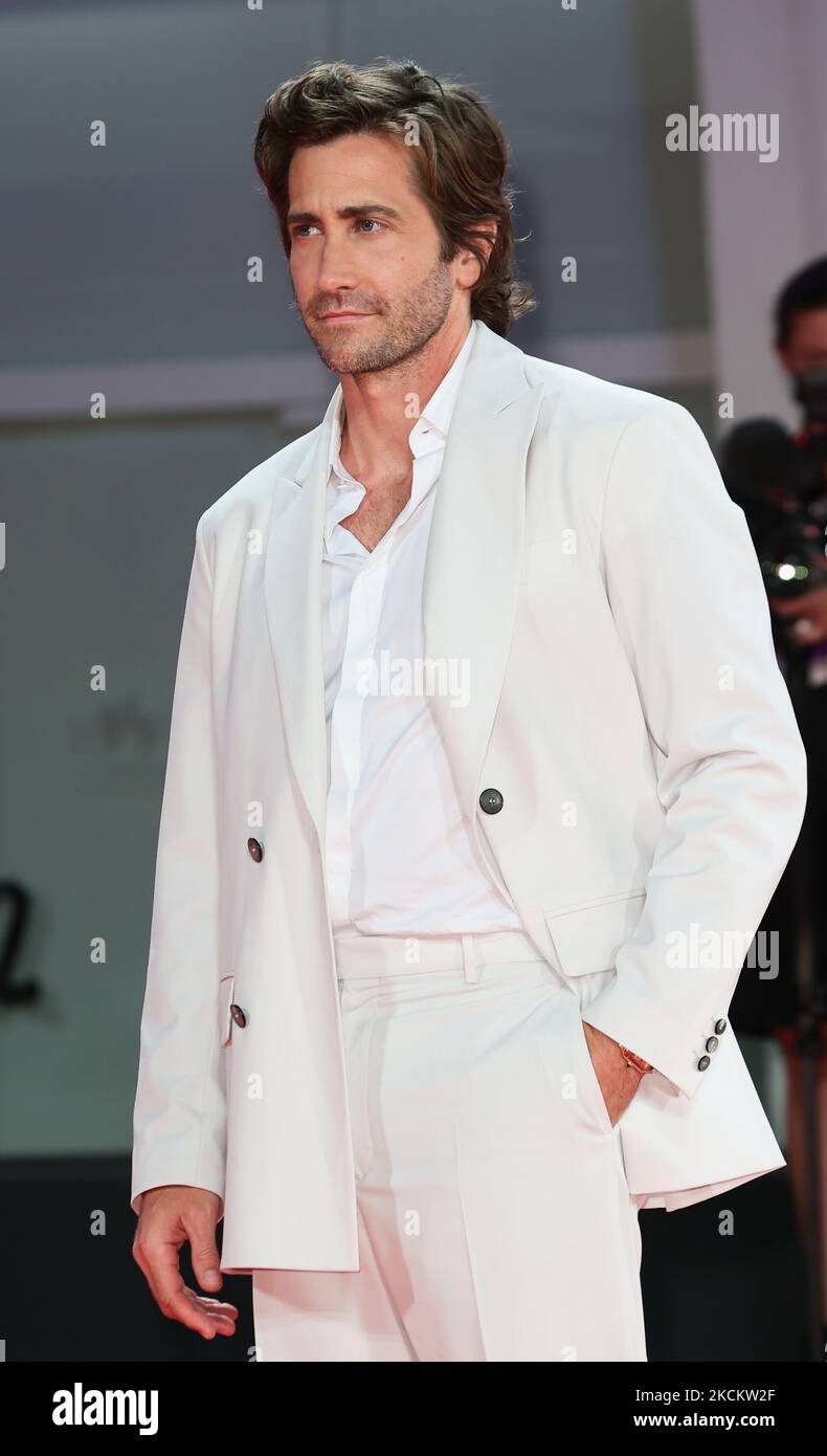 Jake Gyllenhaal attends the red carpet of the movie "The Lost Daughter ...