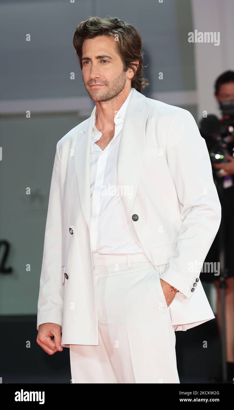 Jake Gyllenhaal attends the red carpet of the movie "The Lost Daughter ...