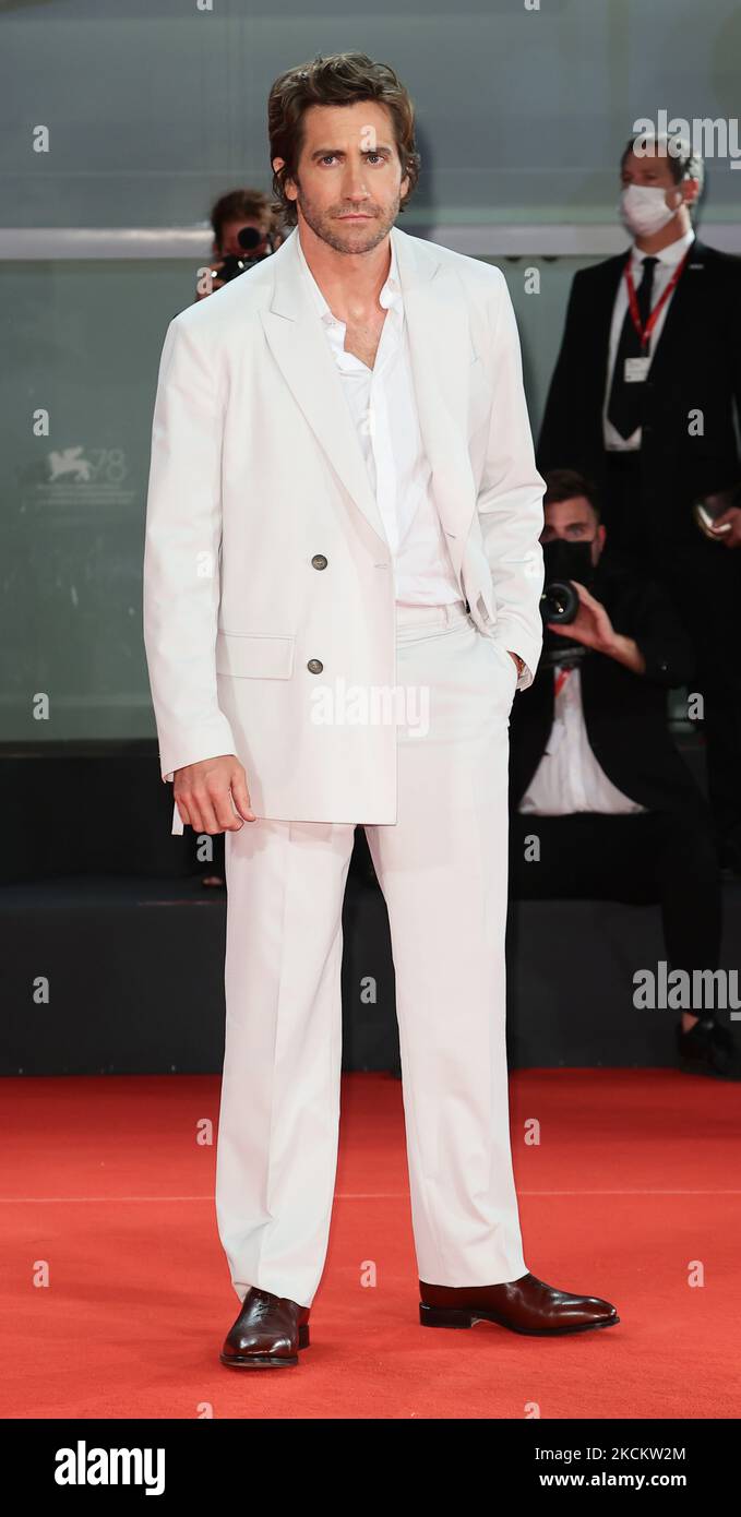 Jake Gyllenhaal attends the red carpet of the movie "The Lost Daughter ...