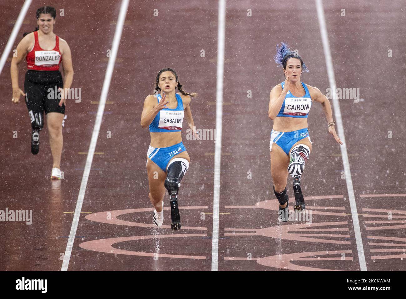 In action of 100 meters hi-res stock photography and images - Alamy