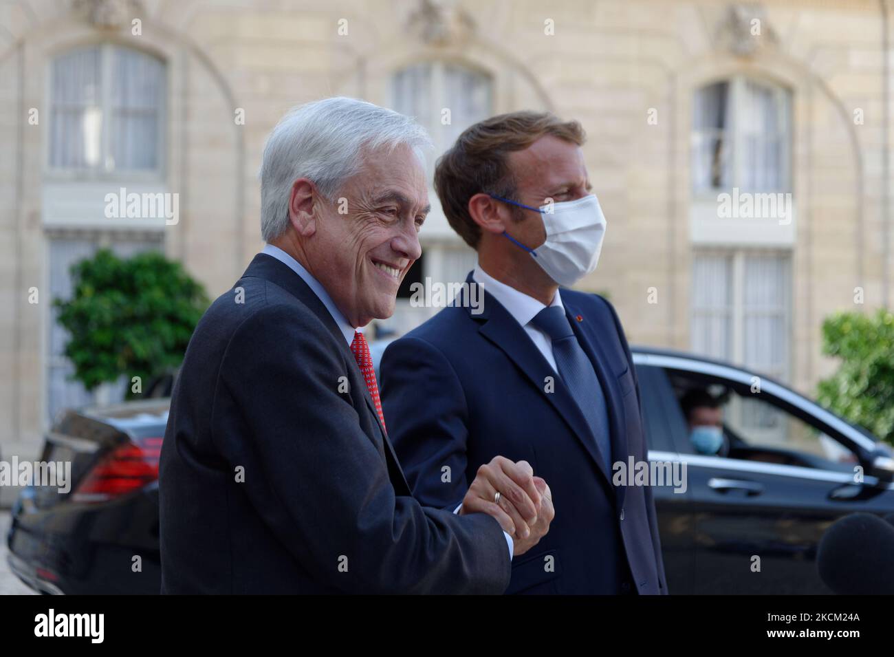 Chilean President Sebastian Pinera (L) leaves Emmanuel Macron (R ...