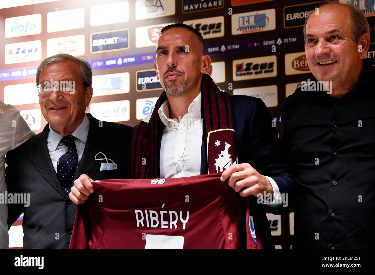 Angelo fabiani of us salernitana hi-res stock photography and images ...