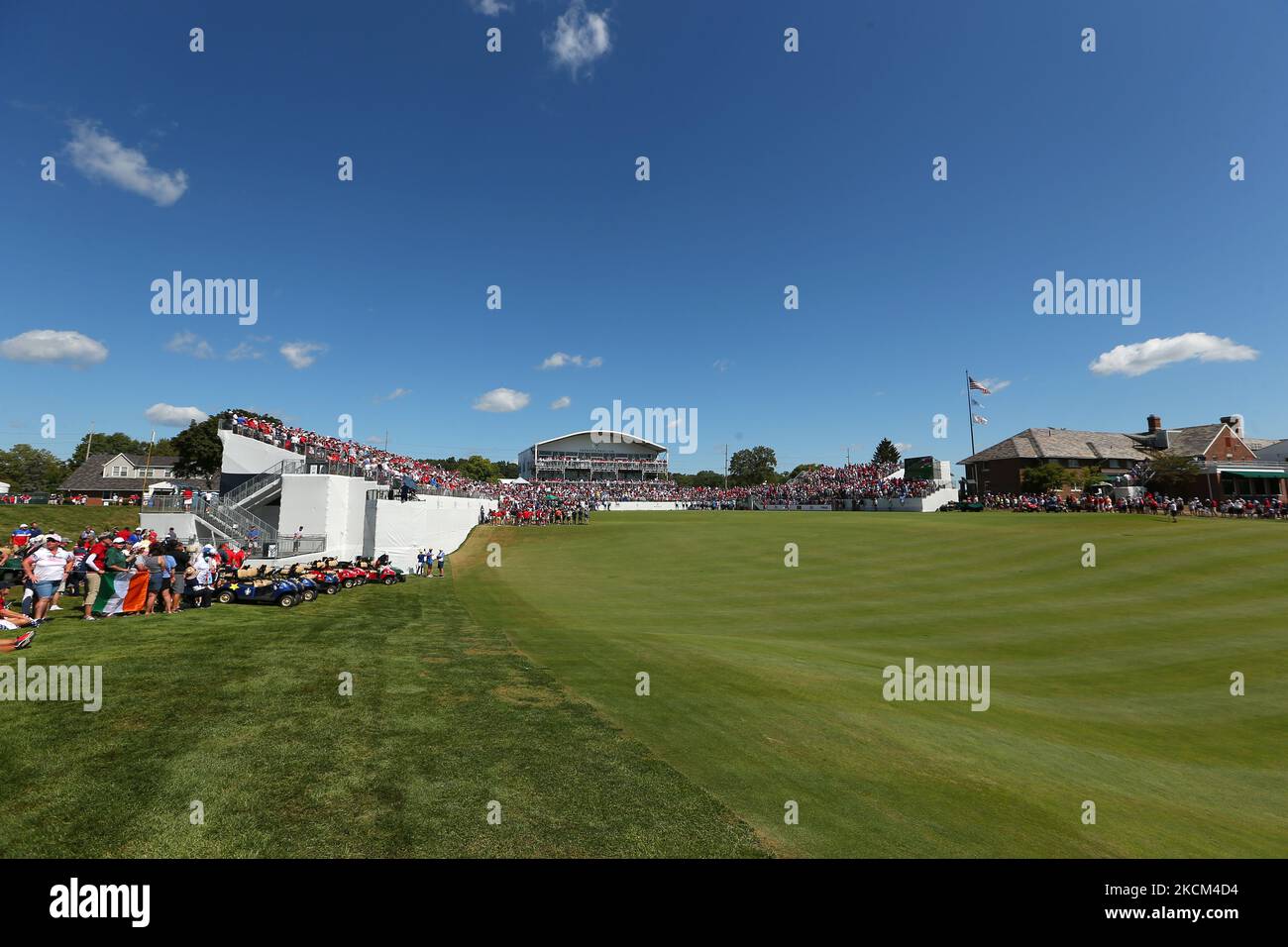First tee box hi-res stock photography and images - Alamy