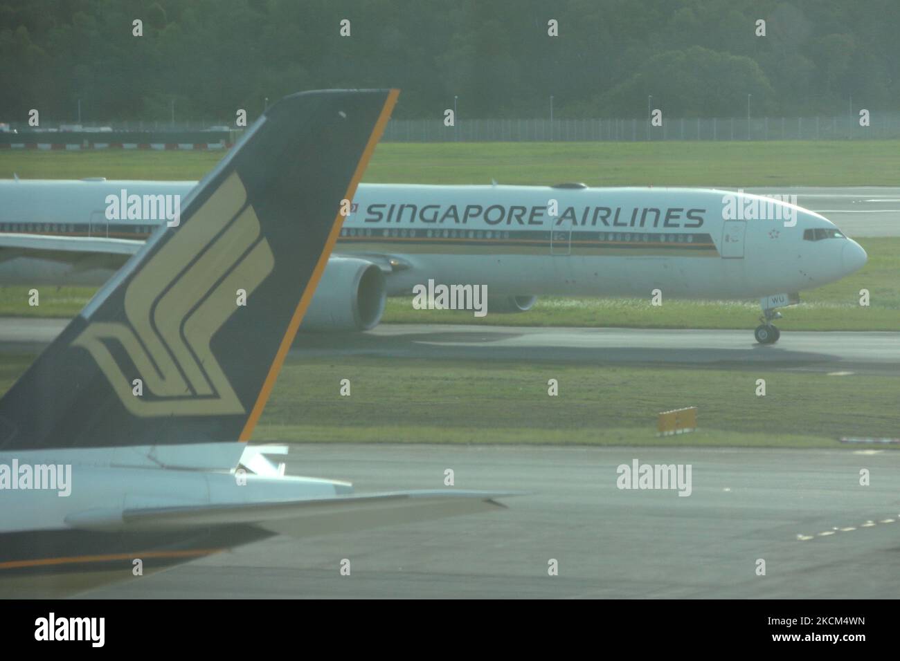 Singapore Airlines aircraft, Boeing 777-312(ER), flight SQ325 from ...