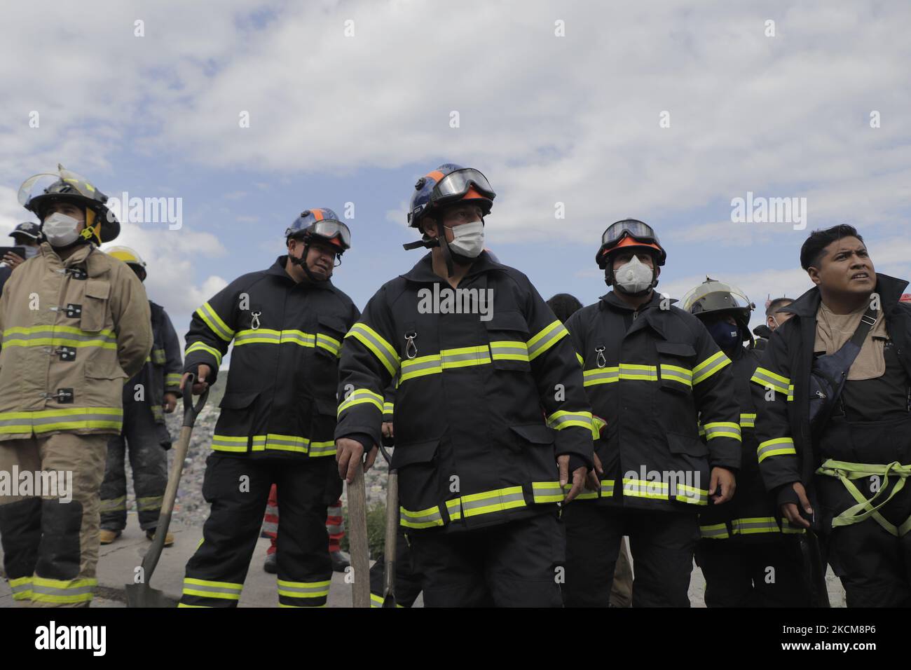Firefighters at Cerro del Chiquihuite, in Tlalnepantla, State of Mexico ...
