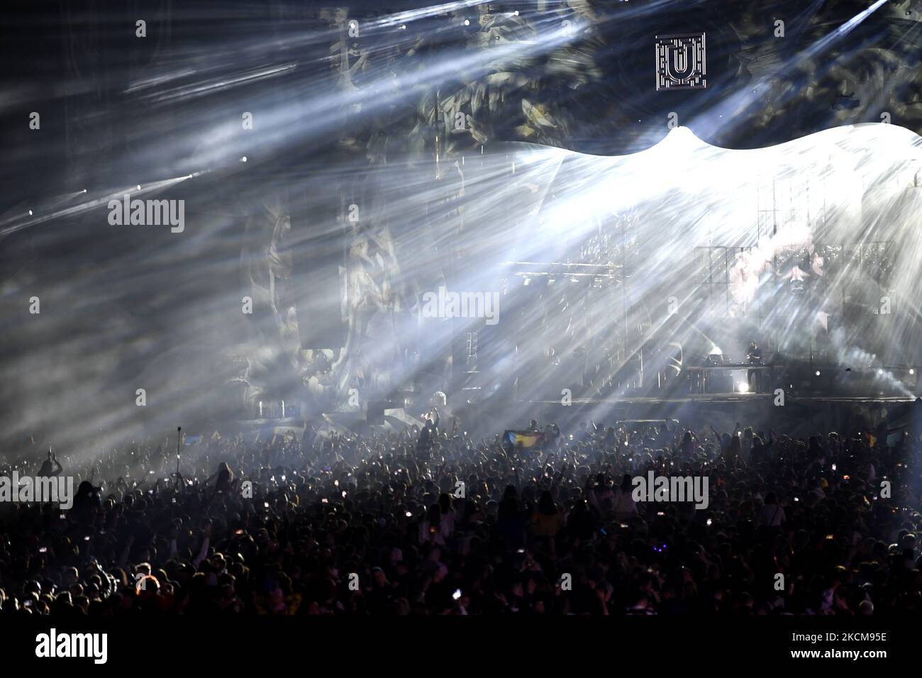 Lights show and people dancing during Martin Garrix's performance at ...