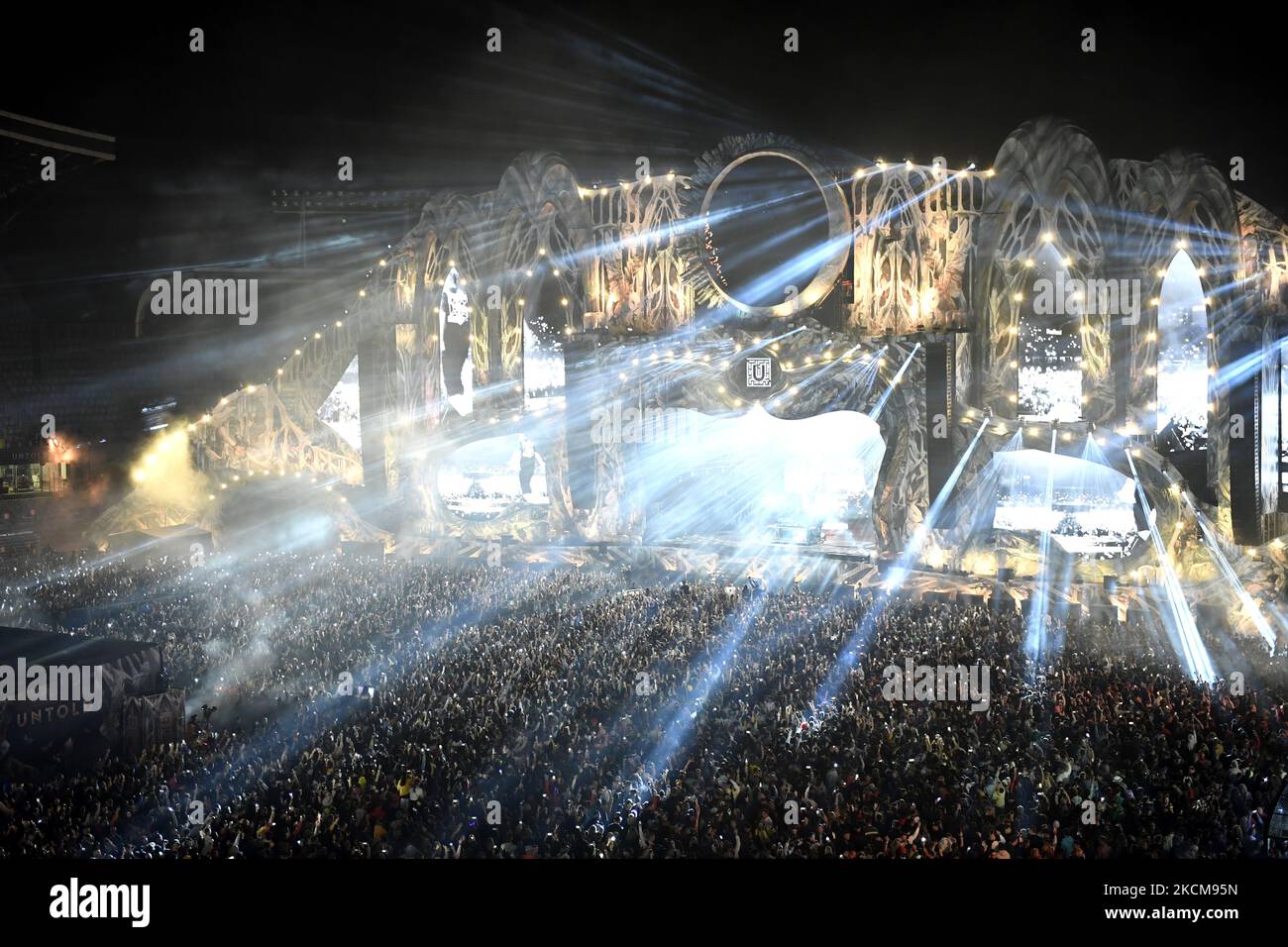 Lights show and people dancing during Martin Garrix's performance at ...