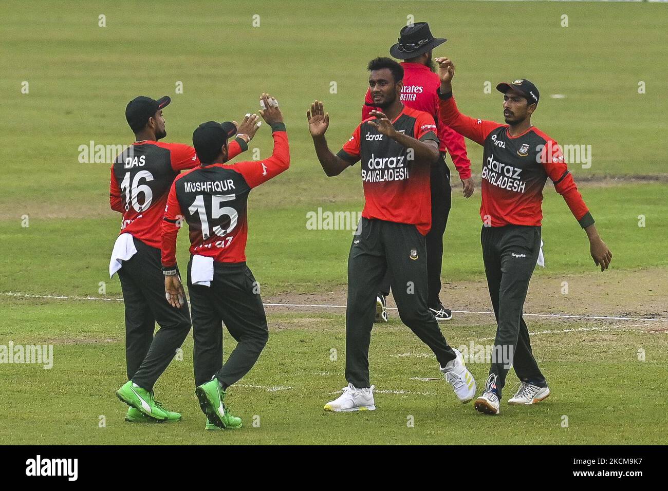 Bangladesh's Shariful Islam celebrate after the dismissal of New ...