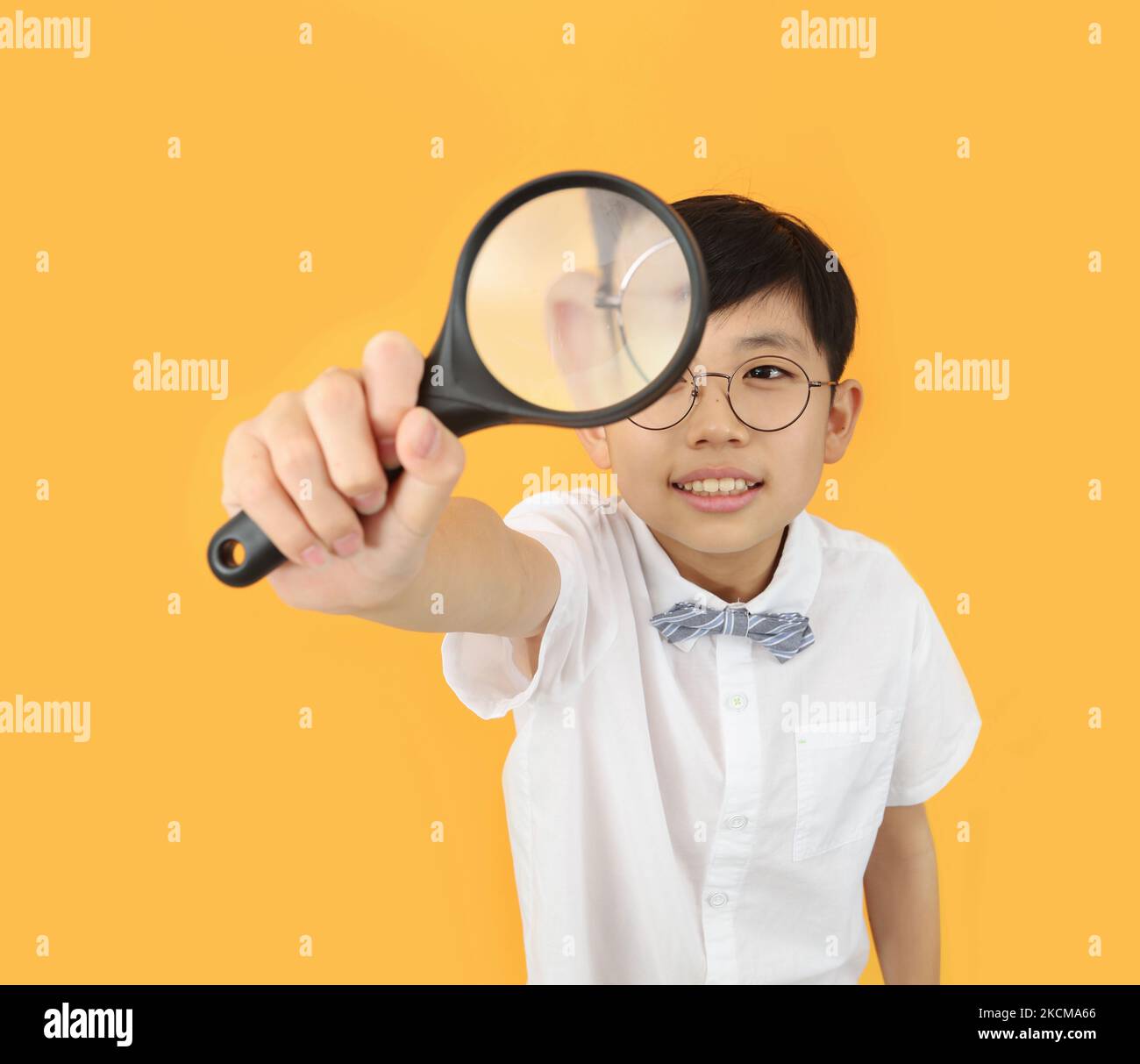 Magnifying glass exploring hi-res stock photography and images - Alamy