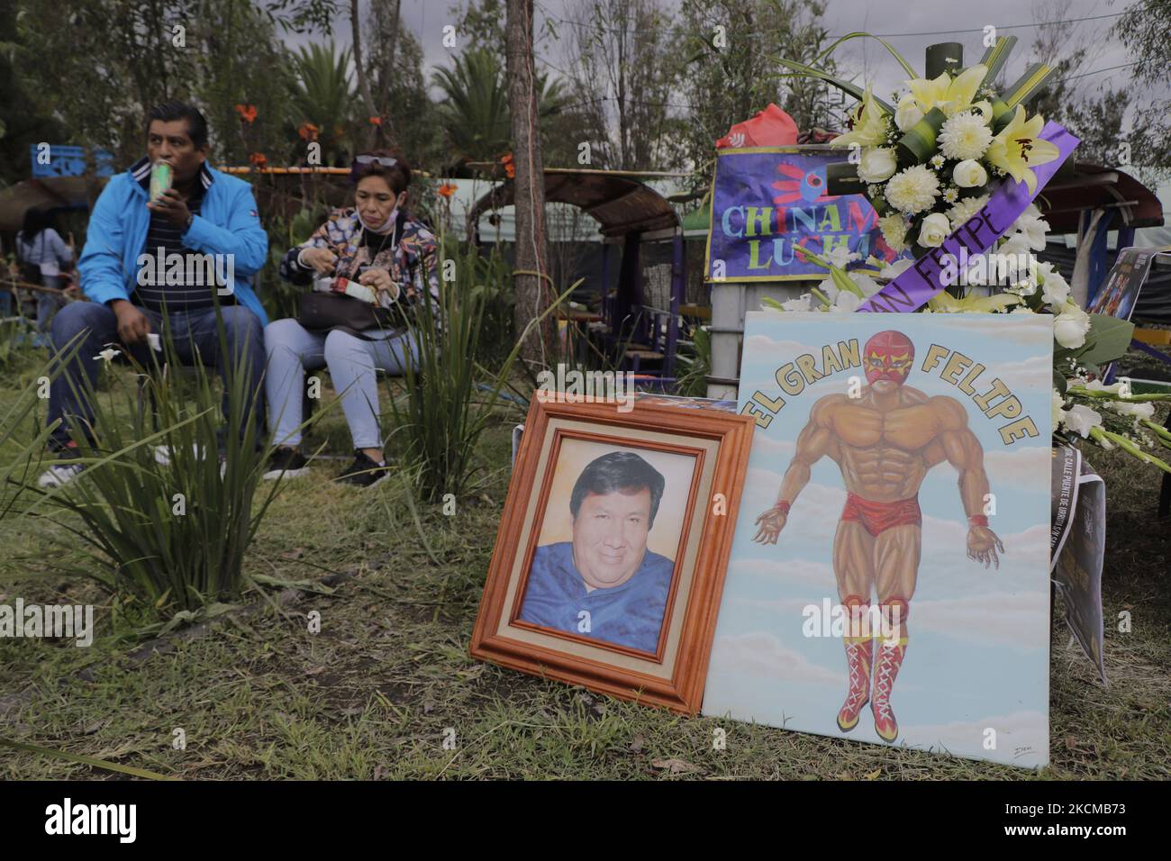 A photograph and a painting of Gran Felipe, wrestler who died four ...