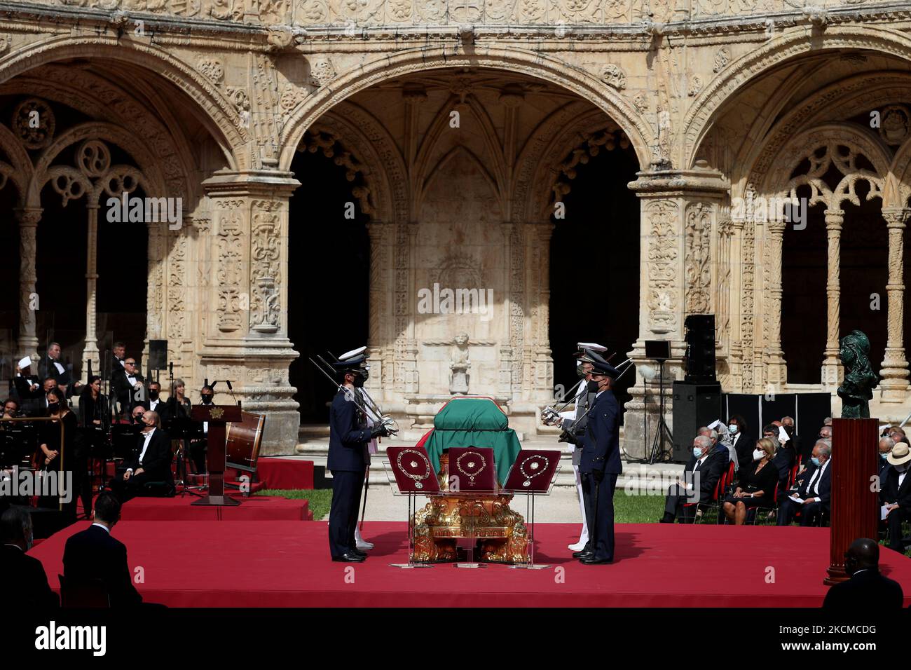 Portuguese honour guard hi-res stock photography and images - Alamy