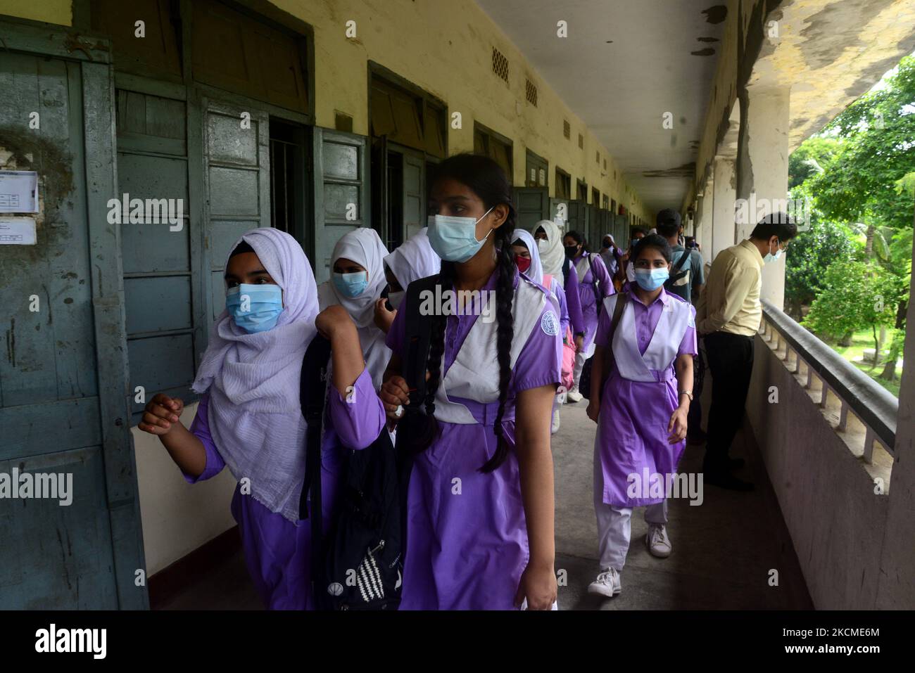 Girls from government college girls hi-res stock photography and images ...