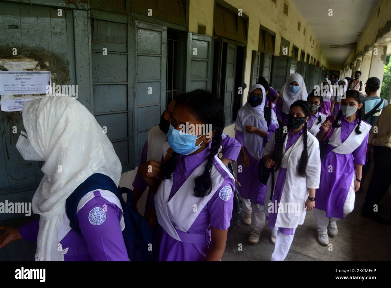 Girls from government college girls hi-res stock photography and images ...