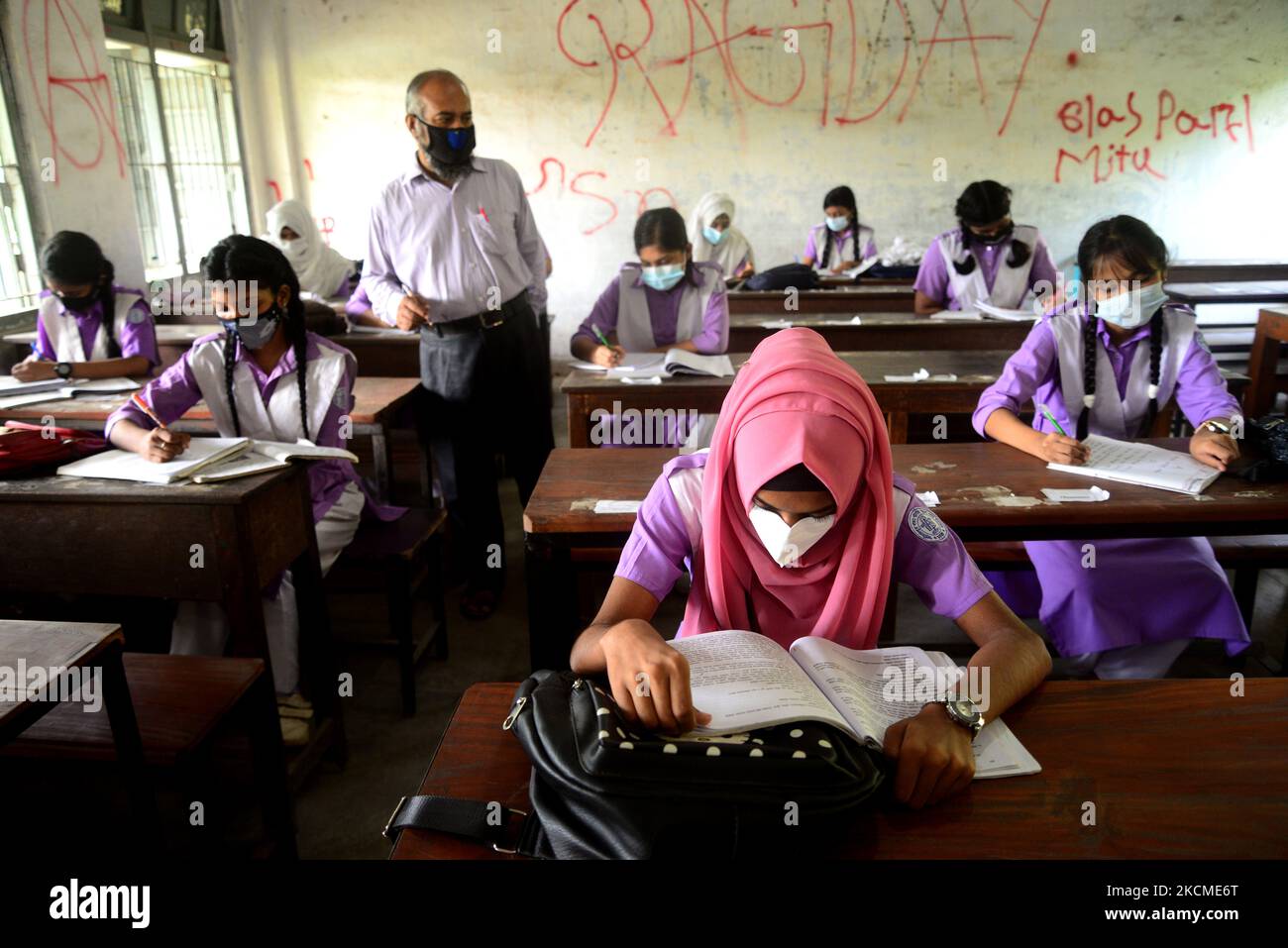 Government girls school hi-res stock photography and images - Alamy