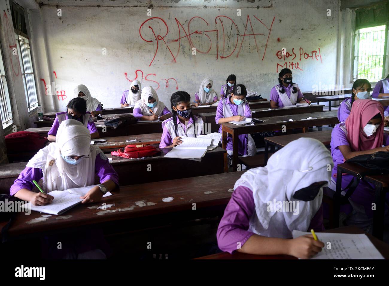 Government girls school hi-res stock photography and images - Alamy