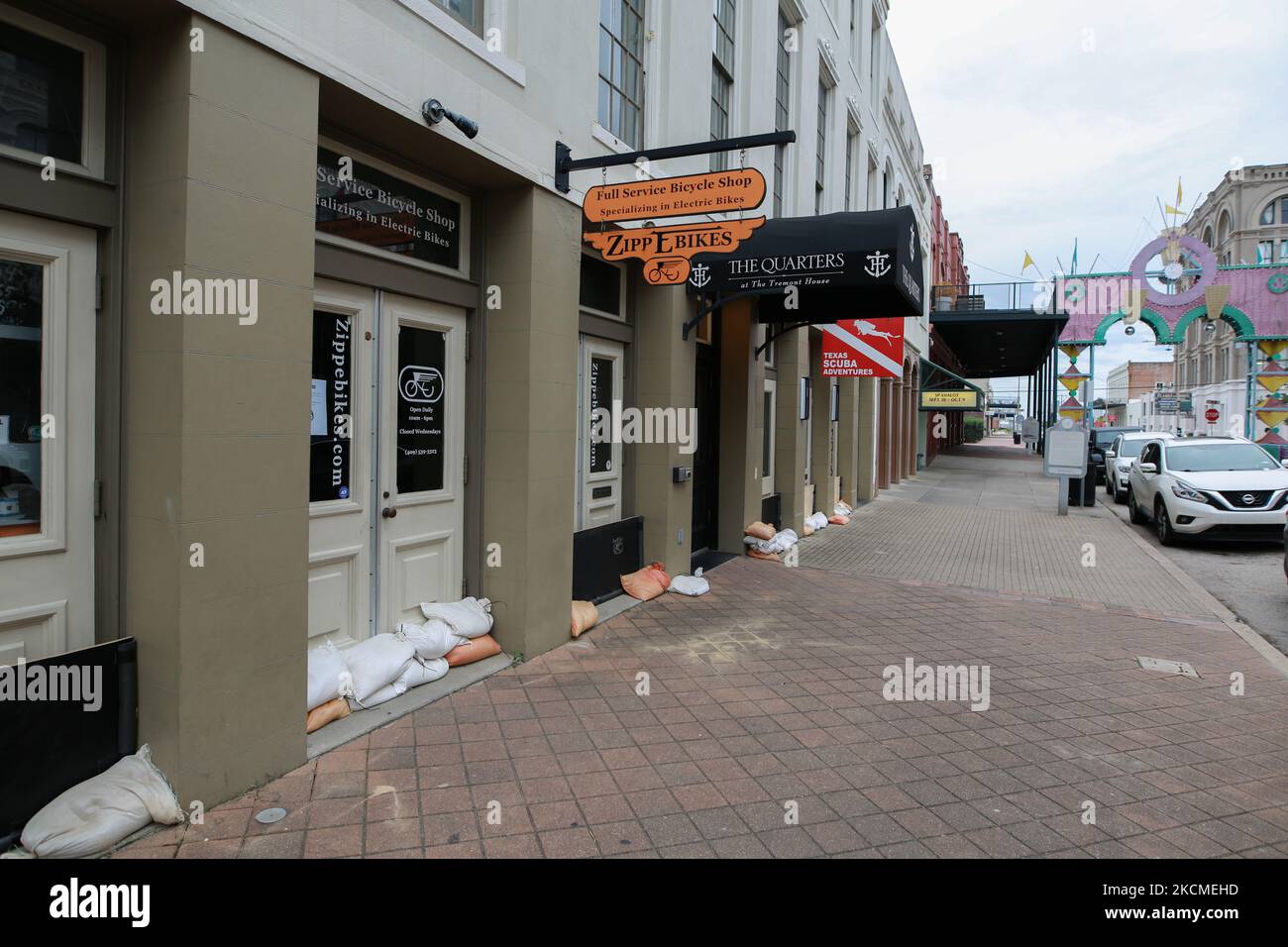 Shop owners line their doors and windows with sand bags and wooden ...