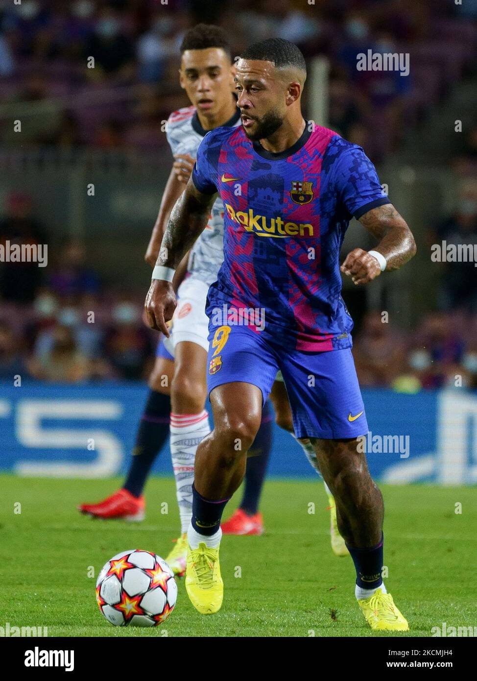 Memphis Depay of FC Barcelona in action during the UEFA Champions ...
