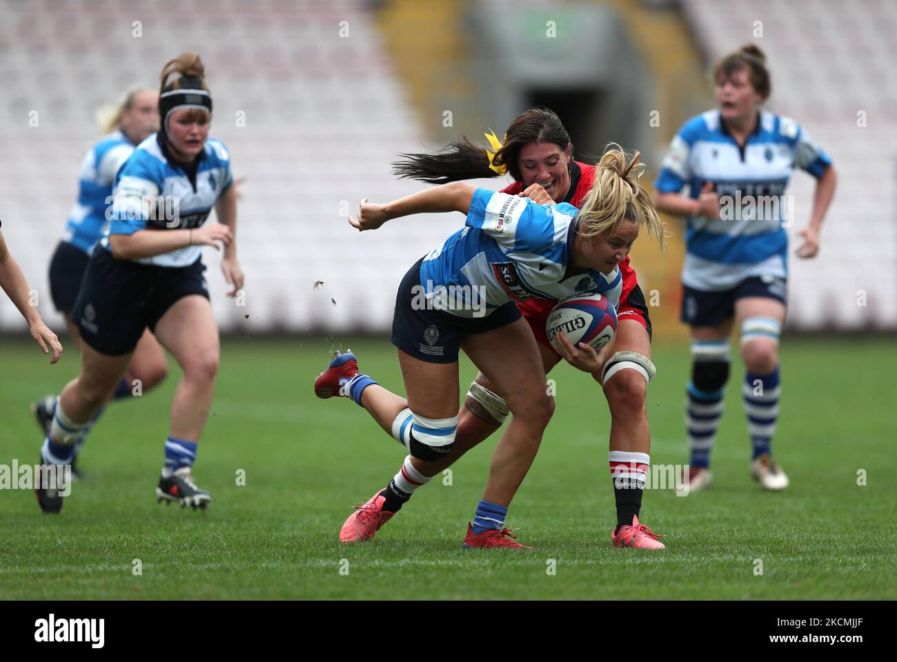 Amy Layzell of DMP Durham Sharks and Georgia Evans of Saracens Women ...