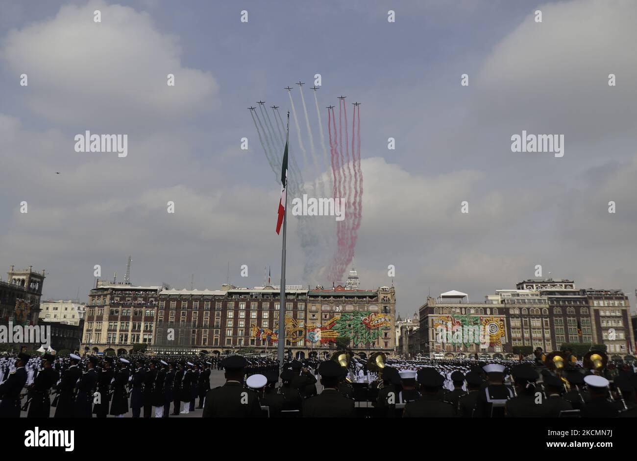 Air and land military parade in the Zócalo of Mexico City, on the ...