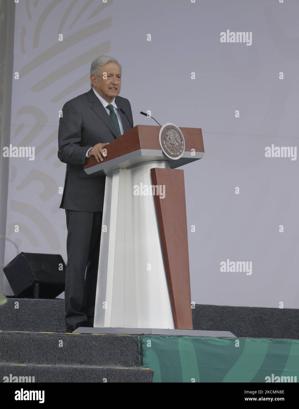 Andres manuel lopez obrador army hi-res stock photography and images ...
