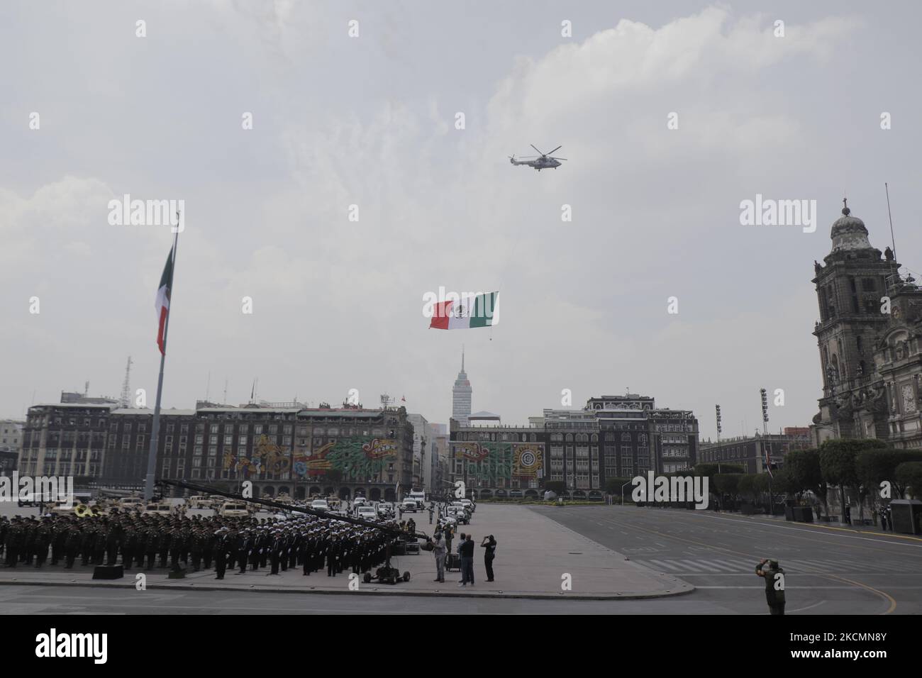 Air and land military parade in the Zócalo of Mexico City, on the ...