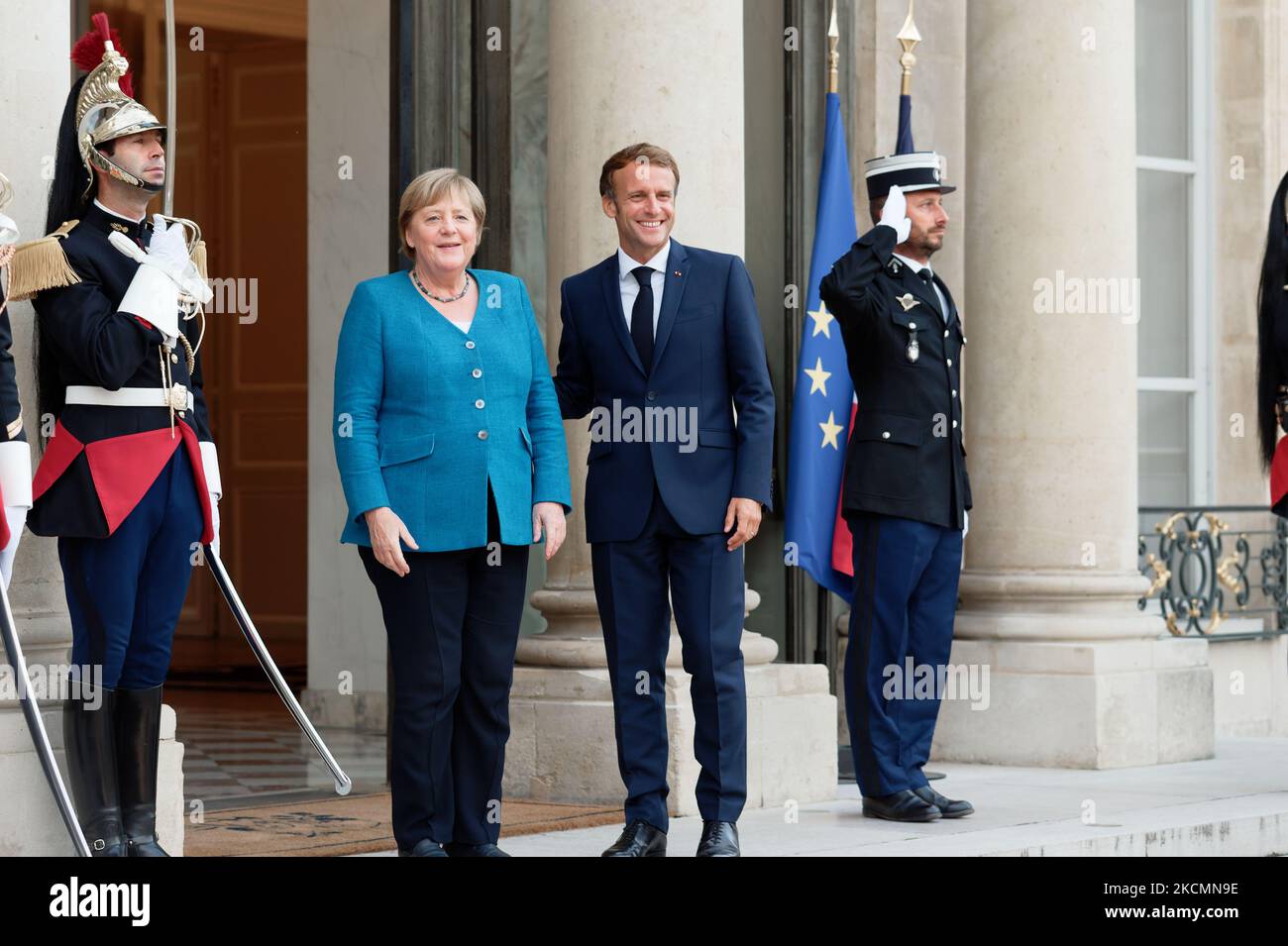 French President Emmanuel Macron welcomes German Chancellor Angela ...