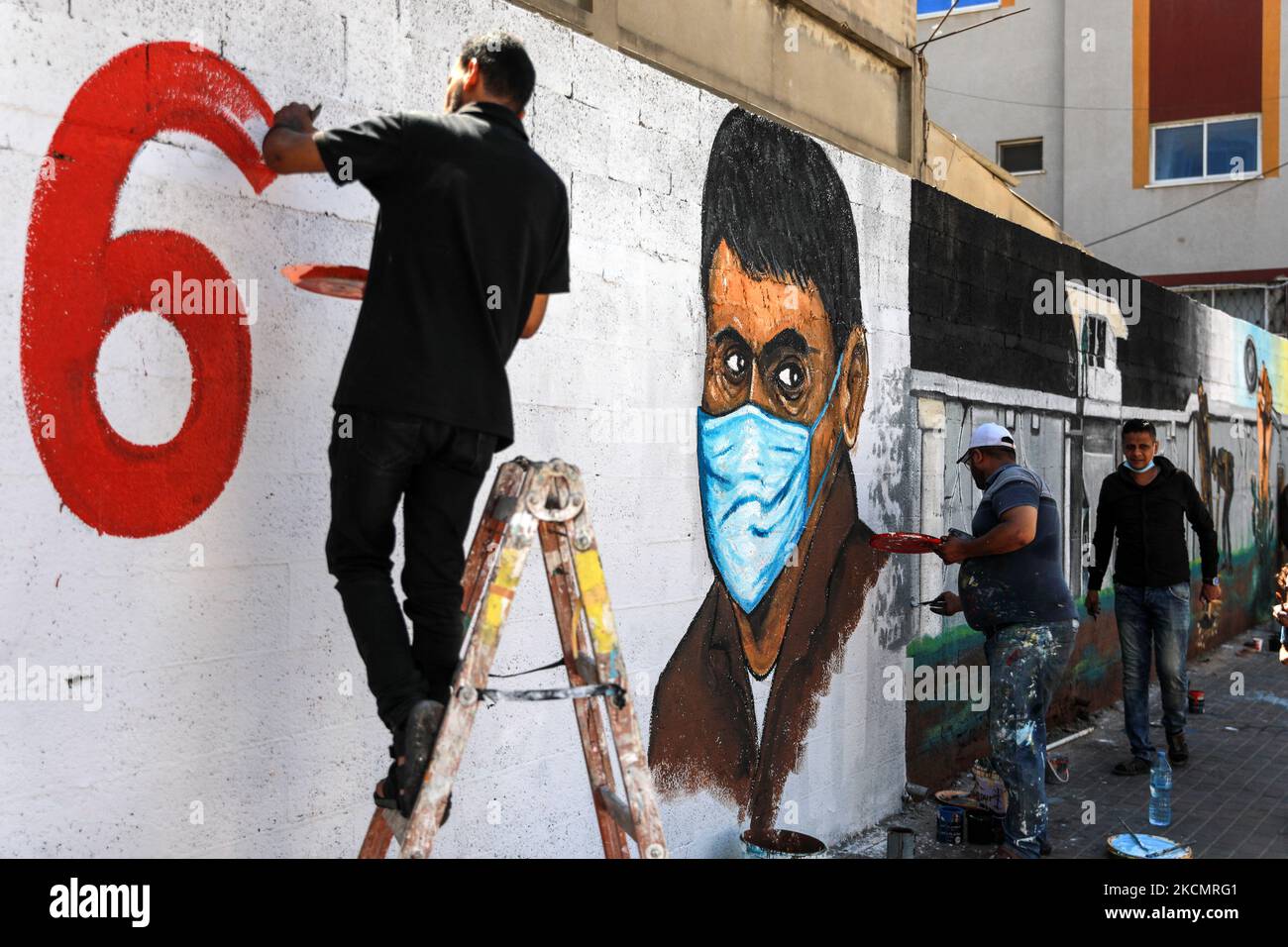 A Palestinian artist paints a mural painting glorifying six Palestinian ...
