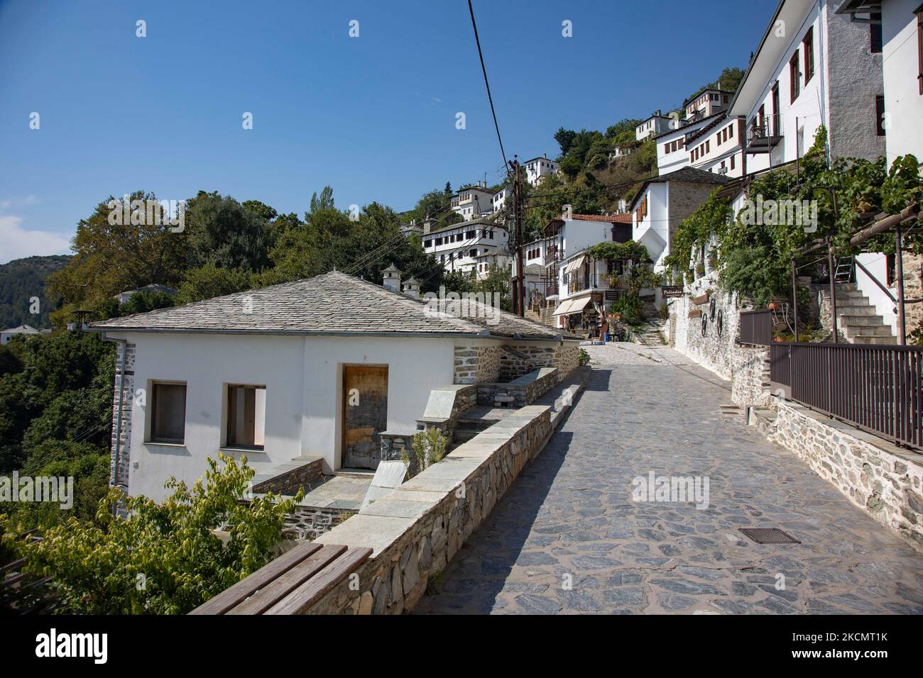 Panoramic view of Makrinitsa traditional Greek village on Pelion ...