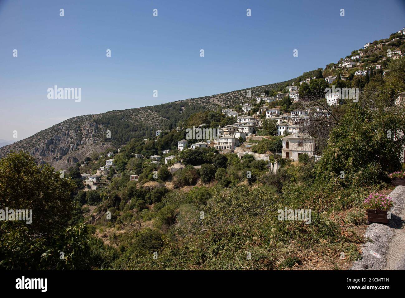 Panoramic view of Makrinitsa traditional Greek village on Pelion ...