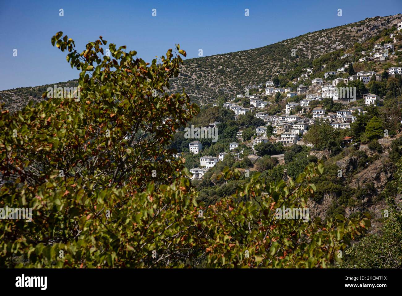 Panoramic view of Makrinitsa traditional Greek village on Pelion ...
