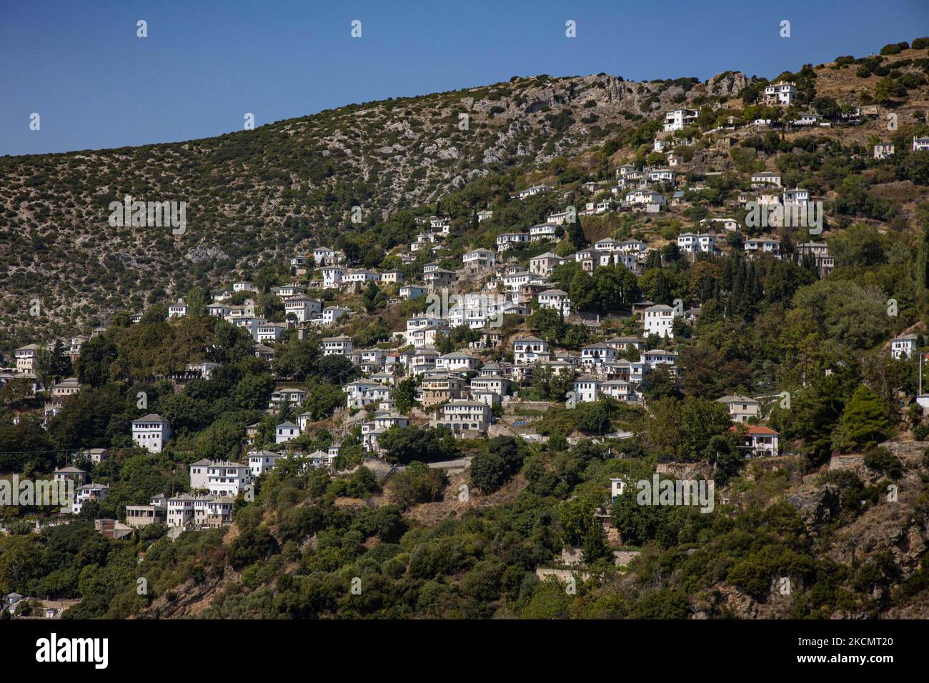 Panoramic view of Makrinitsa traditional Greek village on Pelion ...