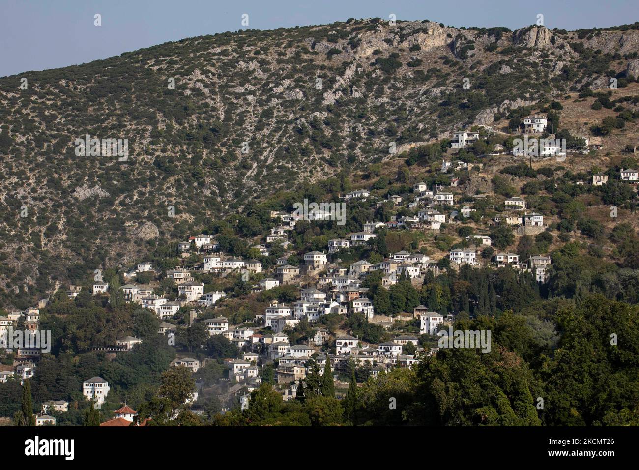 Panoramic view of Makrinitsa traditional Greek village on Pelion ...