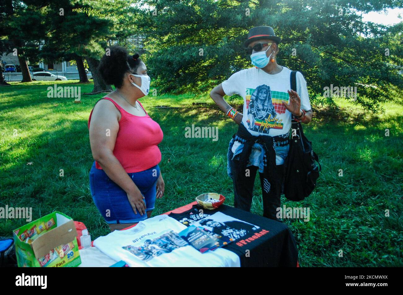 Various interconnected movements hi-res stock photography and images ...