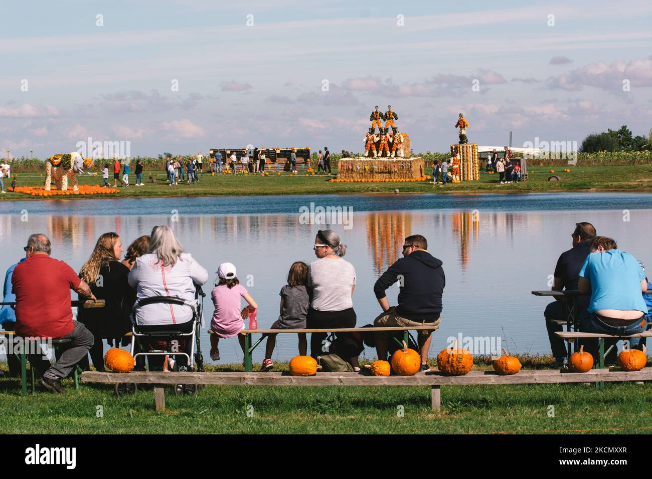 people wait for the pumpkin paddle boat races in Krewelshof Eifel ...
