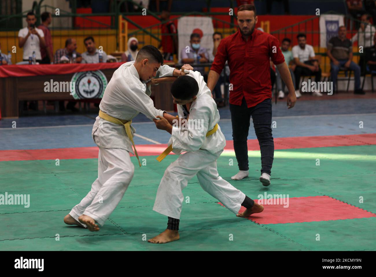 Palestinian players fight during a local Judo Championship, in Gaza ...