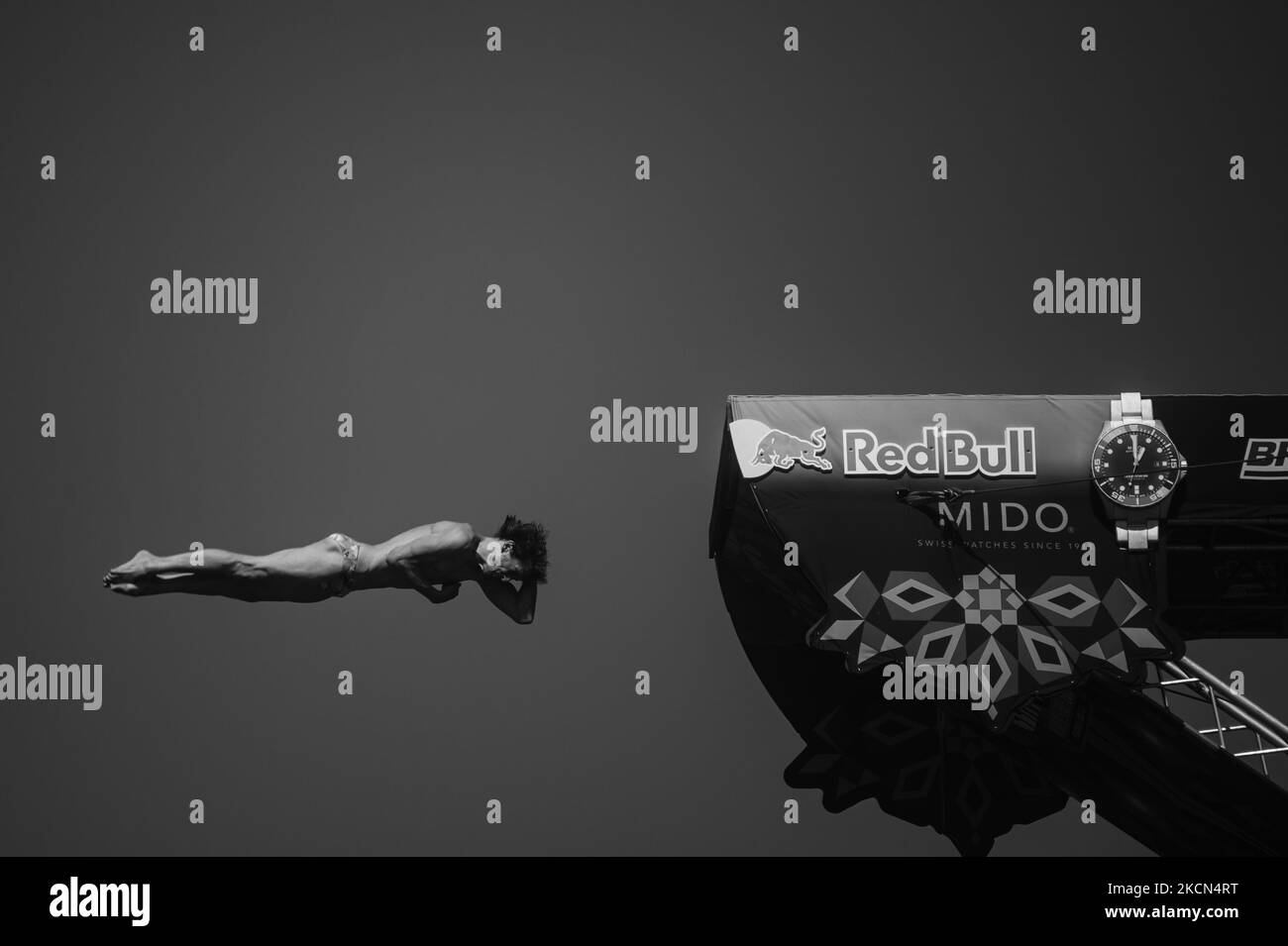 Red bull cliff diving 2021 Black and White Stock Photos & Images - Alamy